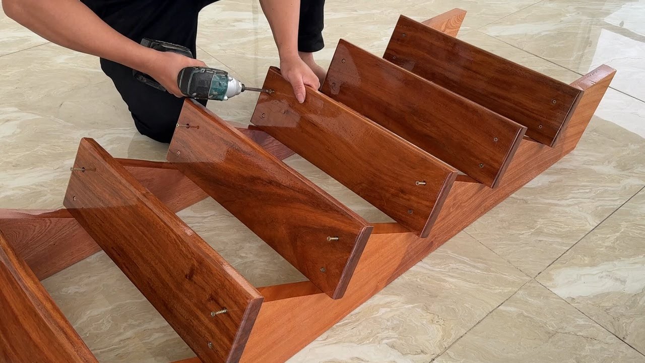 Detailed Video Tutorial On How To Build A Complete Wooden Stairs Step ...